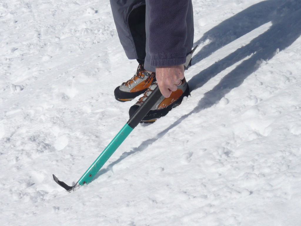 Utilisation du piolet / Using the ice axe | Objectif Montagne